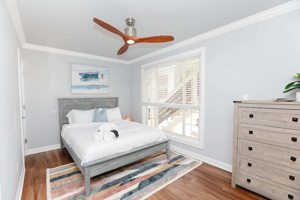 Sojourn Shore Suite 2 Br 2 Ba Near Beach - Norfolk, VA