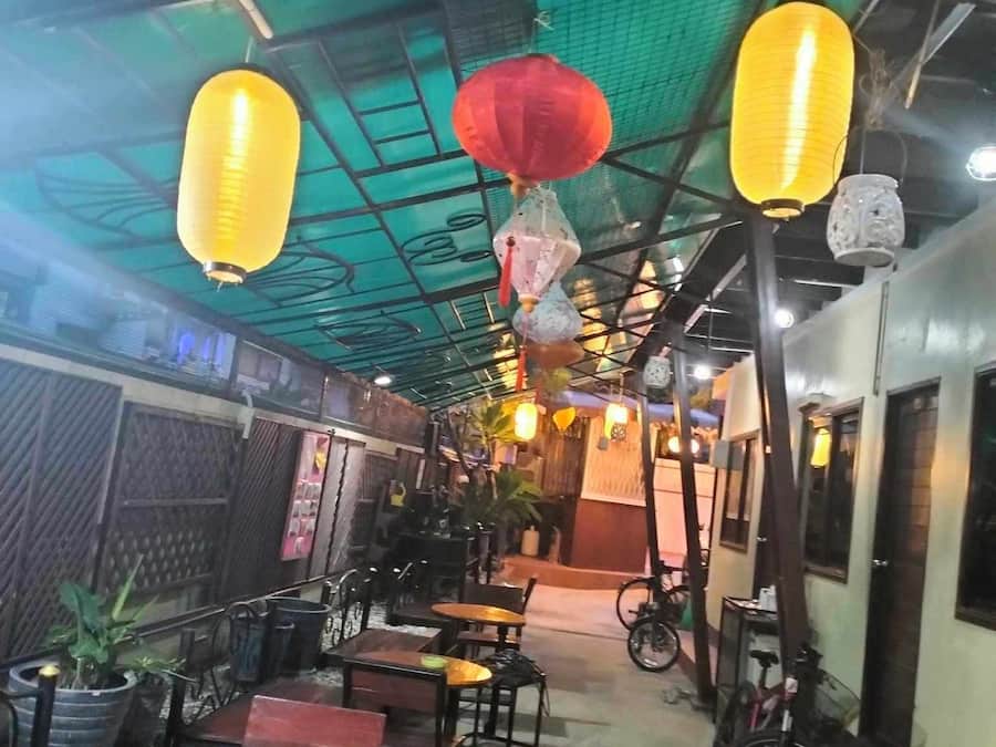 Área de estar no saguão