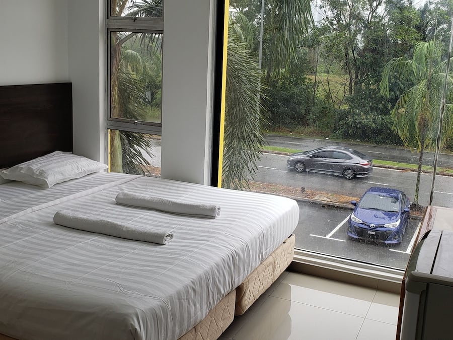 Quarto luxo, 1 cama King, para não fumantes, vista para a cidade | Escrivaninha, quartos à prova de som, ferros/tábuas de passar roupa