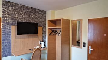 Quarto Duplo ou Twin Standard | Secretária, Wi-fi grátis