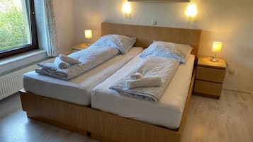 Quarto Duplo ou Twin Standard | Secretária, Wi-fi grátis