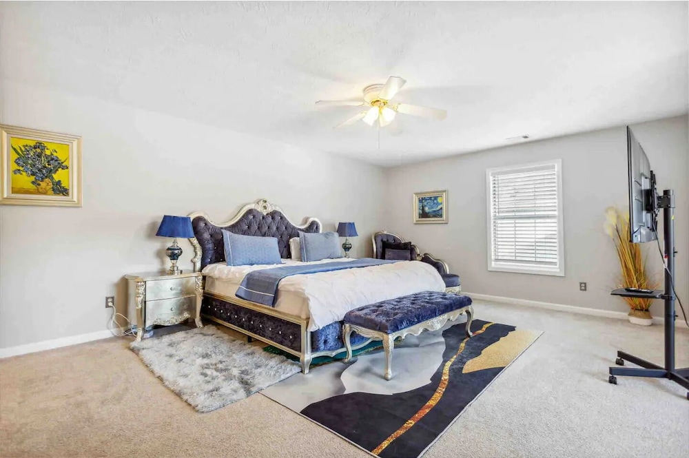 Contemporary Comfort:steps From Dining & Groceries - Johns Creek, GA