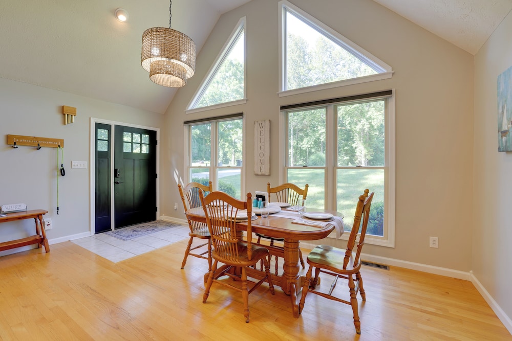 Smith Mountain Lake Home W/ Private Hot Tub & Dock - Smith Mountain Lake, VA