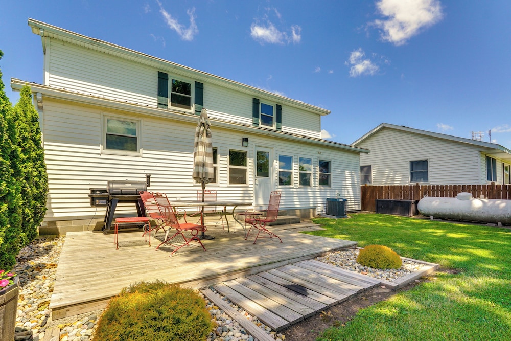 Howe Retreat W/ Fire Pit + Private Boat Dock! - Sturgis, MI