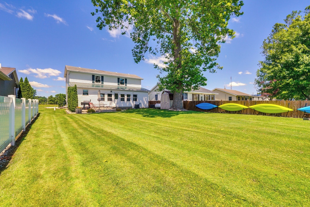 Howe Retreat W/ Fire Pit + Private Boat Dock! - Sturgis, MI