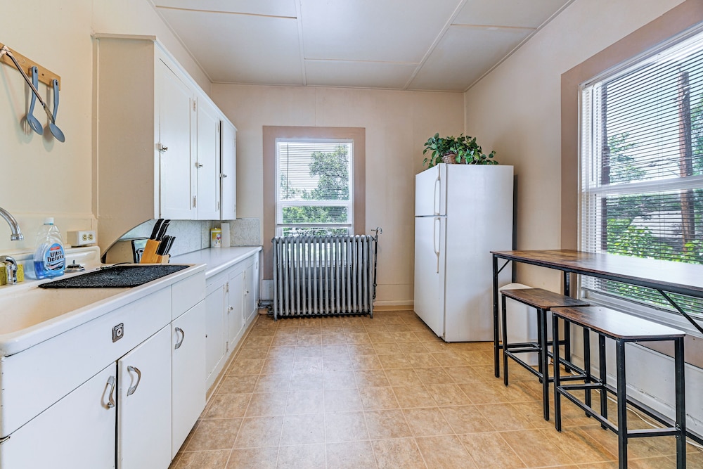 Charming Klamath Falls Apt: Walk To Downtown! - Klamath Falls, OR