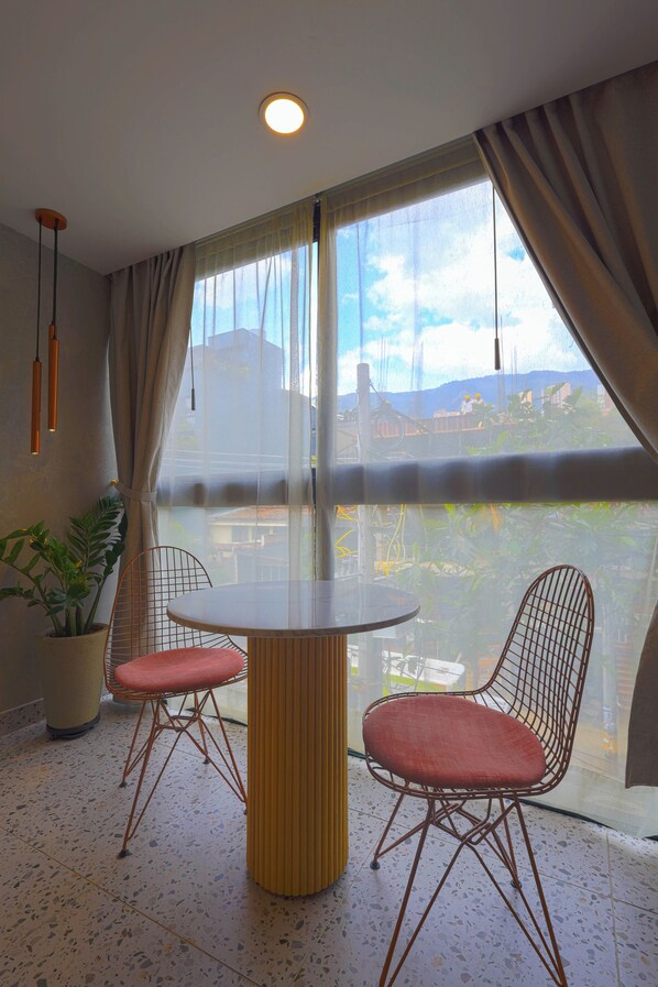 Quarto Clássico, vista para a montanha | Roupa de alta qualidade, edredões de penas, minibar, cofre no quarto 