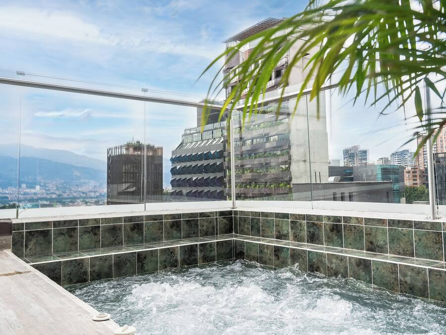 Piscina no piso superior