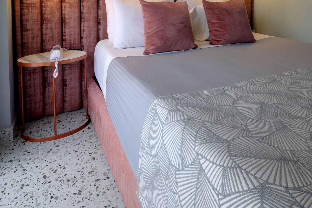 Quarto Superior, vista para a montanha | Roupa de alta qualidade, edredões de penas, minibar, cofre no quarto