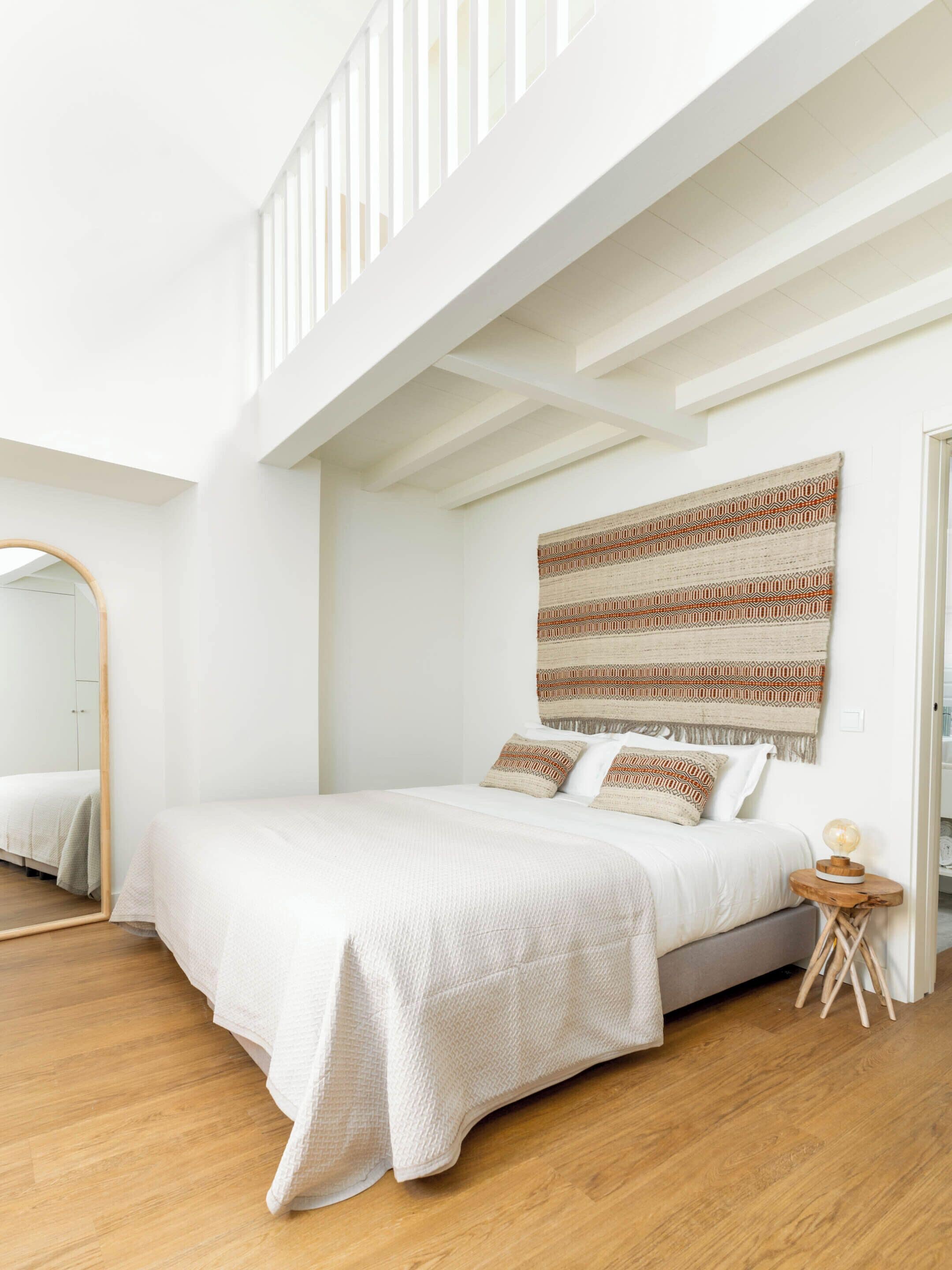 Apartamento, 2 quartos | Individualmente decorados, individualmente mobiliados, escrivaninha