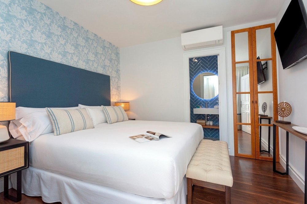 Exclusive Sevillian House With Terrace.san Lorenzo - Seville, Spain