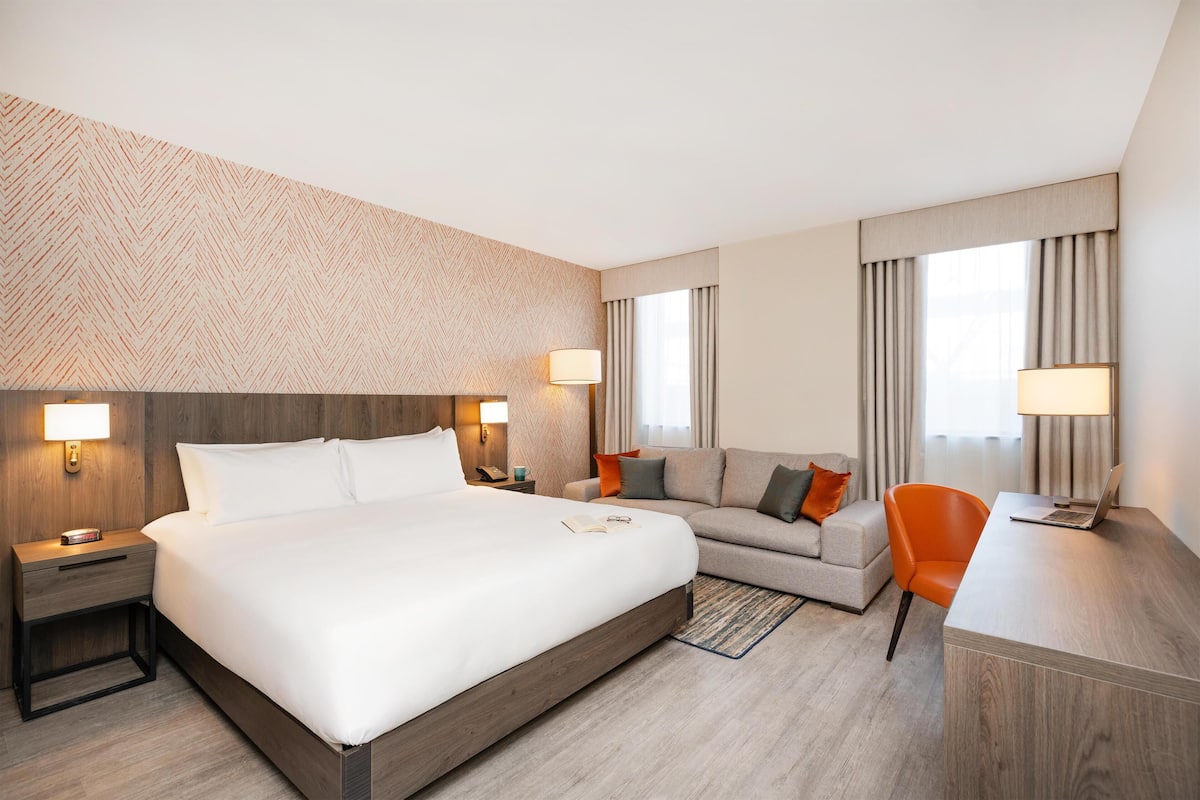 Cofres nos quartos, Wi-Fi de cortesia, roupa de cama