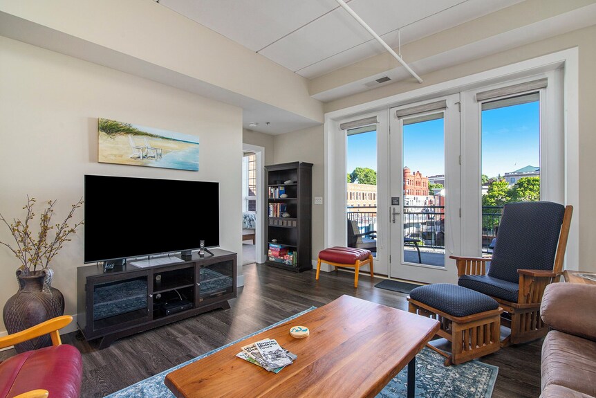 Modern Waterfront Condo At Edgewater - Manistee, MI