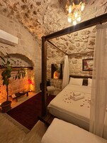 ASUR 7 | Minibar, secretária, secretária adequada para computadores portáteis 