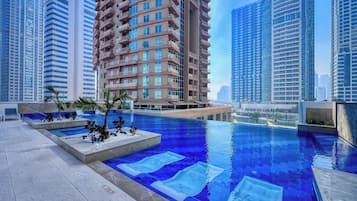 Apartamento Comfort | Piscina | Piscina exterior