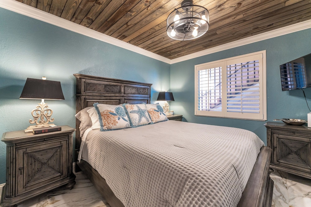 Beautiful, newly renovate condo with bay view. - Manasota Key | Vrbo