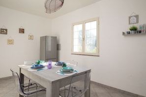 Apartamento | Cozinha privada | Geladeira grande, fogão, cooktop, lava-louças
