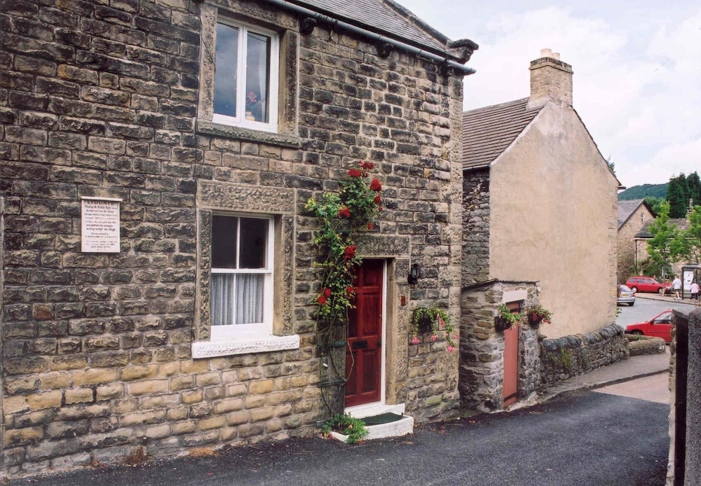 Traditional 2 Bedroom Cottage In Eyam, Hope Valley - Staffordshire