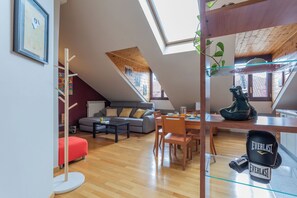 Condo | Área de estar | TV 35 polegadas com canais digitais