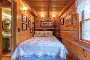 Casa, várias camas, pátio, vista para a montanha (Creeksong Cabin) | 3 quartos, com decoração personalizada, com mobília individualizada 