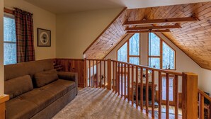 Casa, várias camas, pátio, vista para a montanha (Bluestone Hollow) | Sala de estar