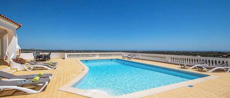 Vila (Multiple Bedrooms) | Parte interna