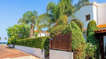 Villa (3 Bedrooms) | Exterior