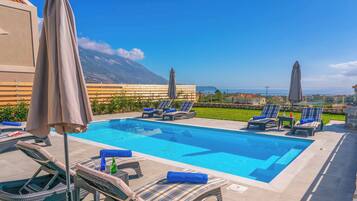 Villa (4 Bedrooms) | Interior