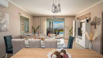 Villa (4 Bedrooms) | Interior