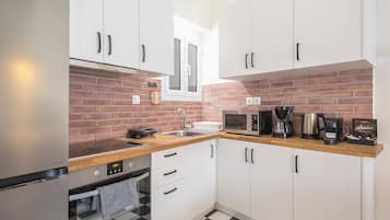 Apartamento Comfort, 1 cama de casal e sofá-cama, não fumadores, varanda | Cozinha privada | Uma máquina de café expresso, uma cafeteira/bule, uma chaleira elétrica