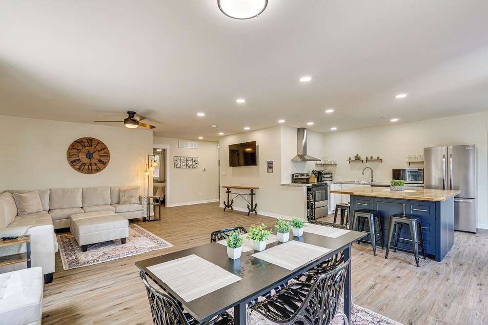 Grill, Boat Slip, & Game Room: Calm Cove Apt! - Camdenton, MO