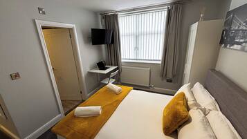 Quarto casal luxo, para não fumantes, banheiro privativo | Escrivaninha, espaço de trabalho para notebook