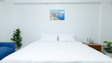 Quarto casal superior, sacada | Individualmente mobiliados, escrivaninha, quartos à prova de som