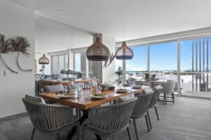 Apartamento Superior, 3 quartos | Sala de jantar