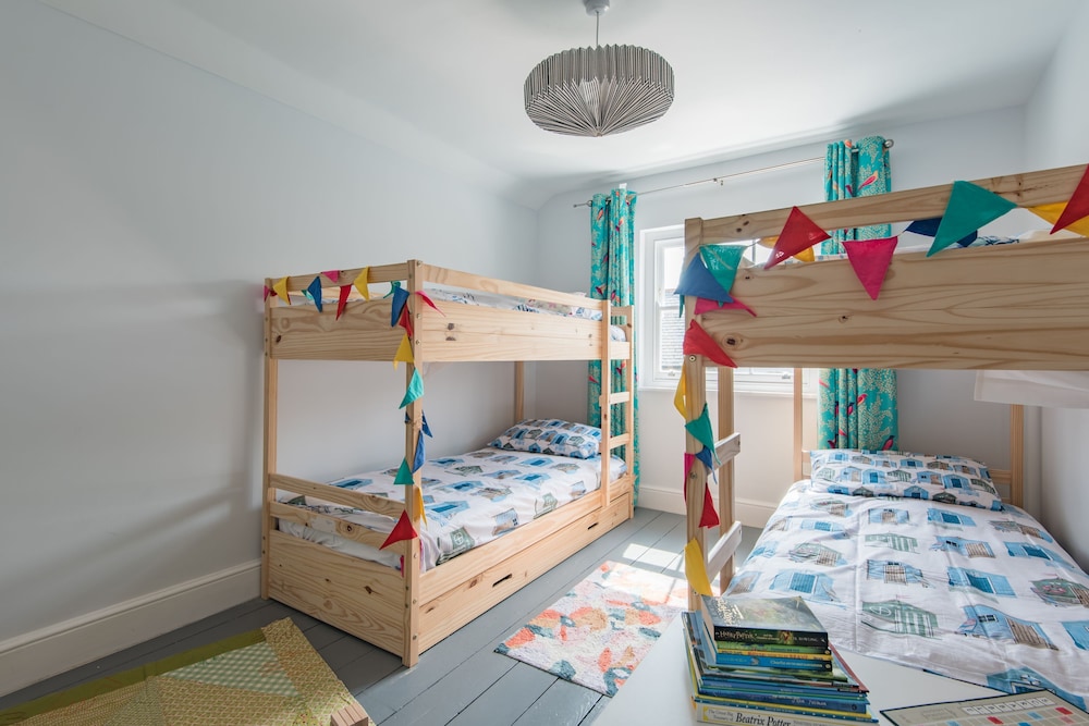 Oyster Shore - A Bloom Stays Holiday Let That Sleeps 8 Guests In 3 Bedrooms - Whitstable