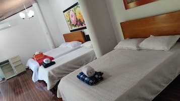 Quarto Familiar | Secretária, Wi-fi grátis, roupa de cama fornecida