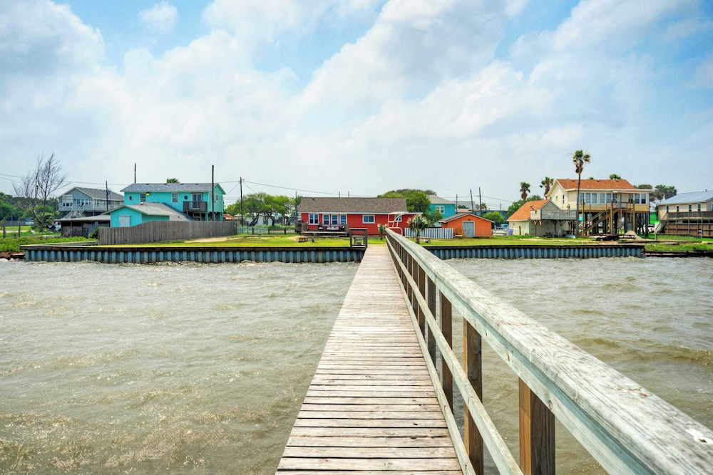 Waterfront Retreat W/ Private Boat Dock, Patio, Views Shore Thing By Avantstay - Corpus Christi, TX