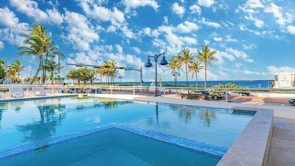 Rate Discounts! Beachside Home, Pool + Ocean Views Beach Haven By Avantstay - Fort Lauderdale, FL