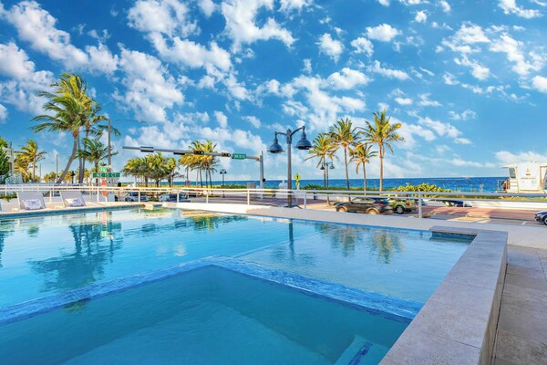 Rate Discounts! Beachside Home, Pool + Ocean Views Beach Haven By Avantstay - Fort Lauderdale