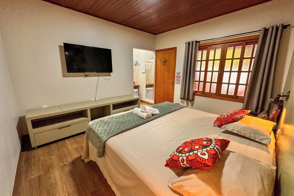 Suite Premium, varanda | 1 quarto, secretária adequada para computadores portáteis