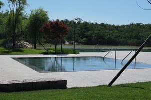 Piscina exterior sazonal