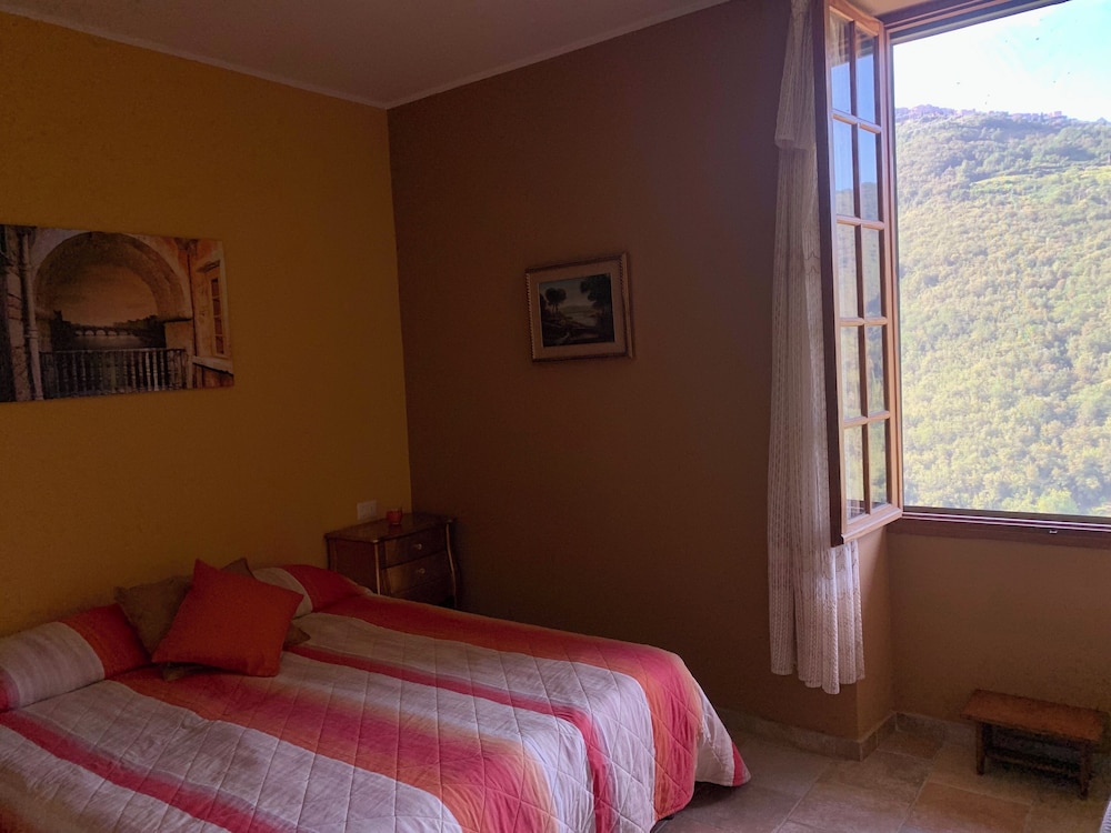 Most Beautiful Italian Medieval Village- Quiet Charming Apartment/house - Ventimiglia