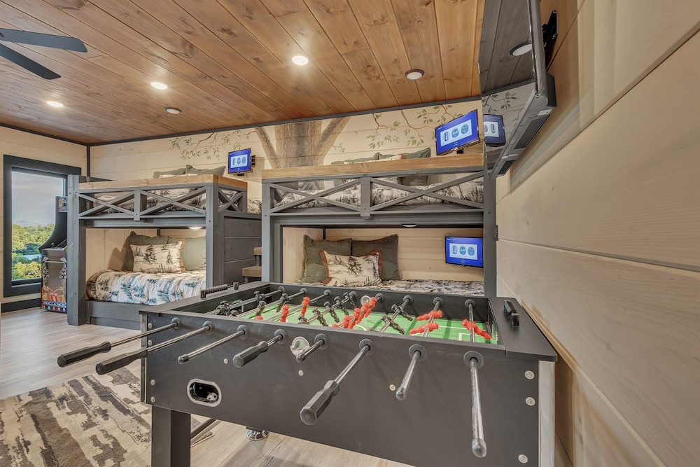 Water Park Resort•6bd•pool•theater•games•views - Pigeon Forge, TN