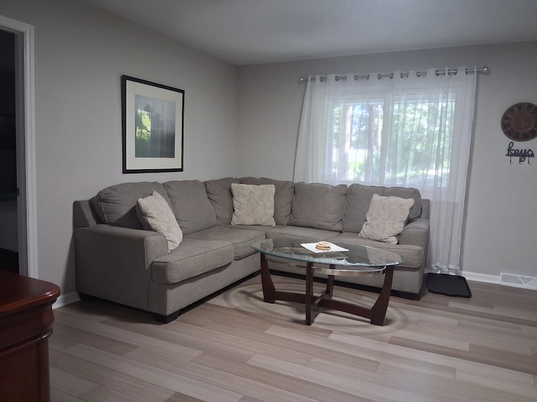 Wooded Cul-de-sac Bungalow, Close To Everything! - 斯泰茨維爾