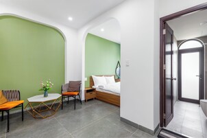 Apartamento Deluxe, varanda | 1 quarto, minibar com produtos grátis, ferro/tábua de engomar 