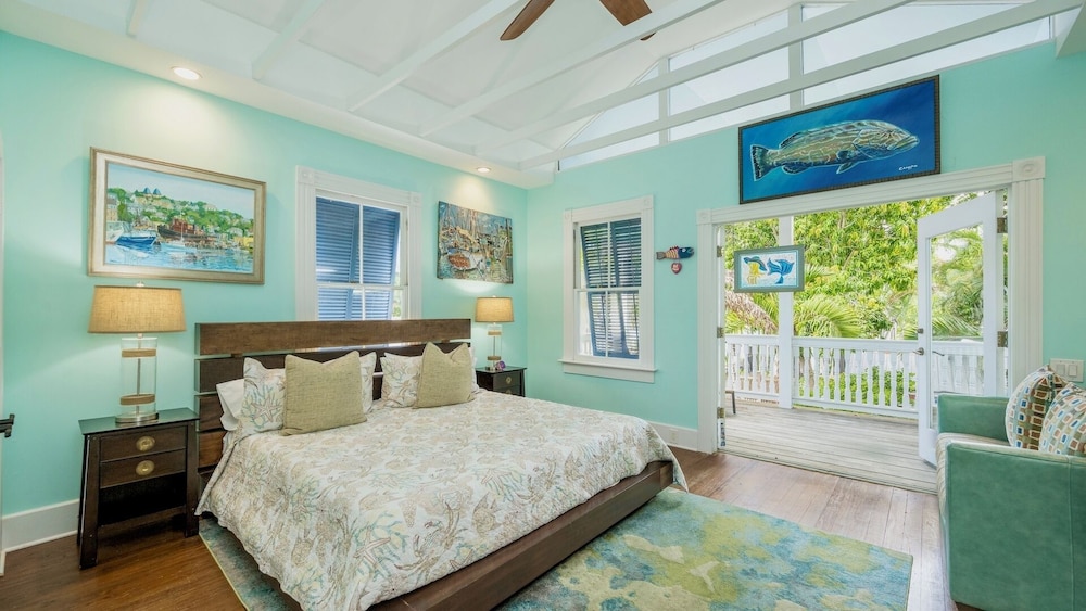 **THE WICKED TUNA @ THE SEAPORT** Private Home & Pool + LAST KEY ...