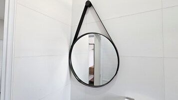 Chuveiro, chuveiro com efeito de chuva, secador de cabelo 