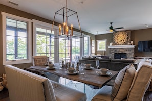 Apartamento em Condomínio Fechado, várias camas, pátio (Camp Cotter at Blue Ridge Mountain ) | Restaurantes