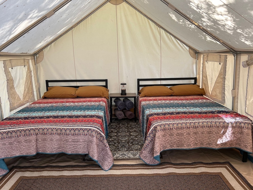 12x14 Cabin Tent. 4.5 Miles To The Sequoia National Park Entrance. - Three Rivers, CA