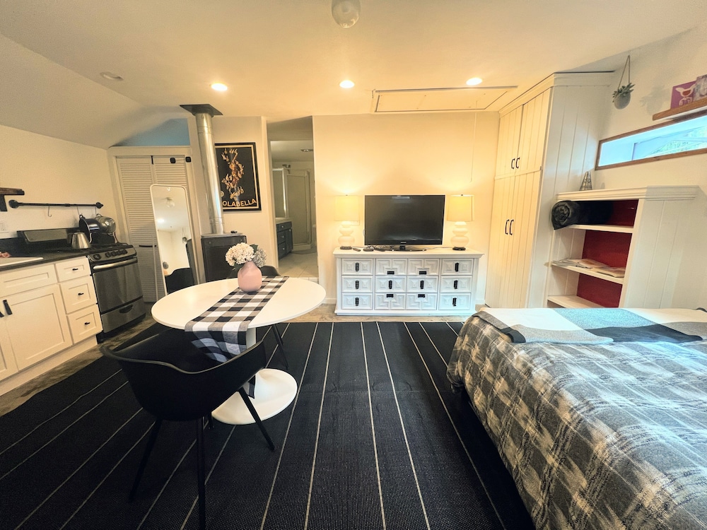 Skye's Abode - Cathedral Park - Portland